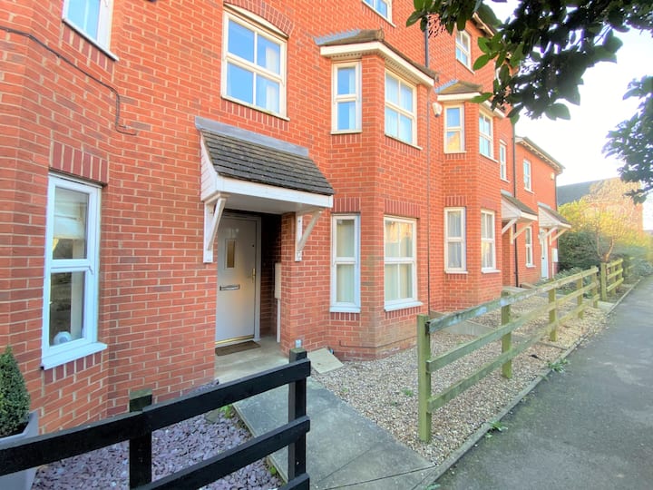 Maison-moderne-douche-vue Sur Jardin-south Facing - Wellingborough