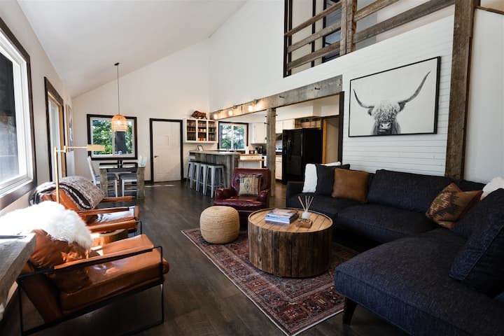 Glacier Montana Retreat With Hot Tub! - Columbia Falls, MT