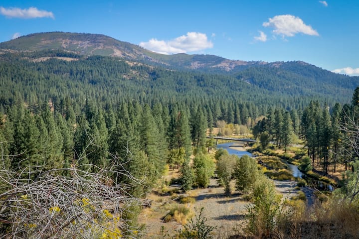 3br Rustic Riverfront Home With Wood Stove - Graeagle, CA