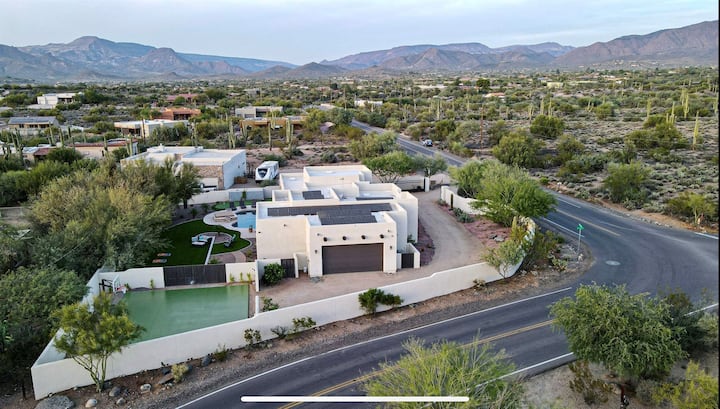 Desert Oasis • Views • Pool + Courts •Walk To Town - Carefree, AZ