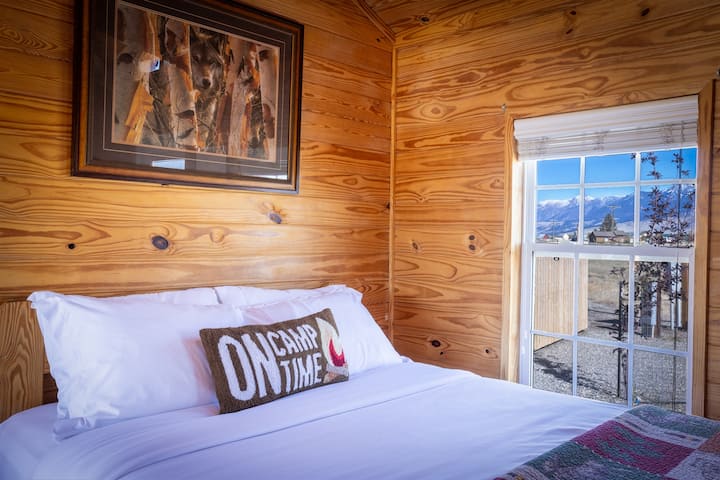 Grass Hopper Cabin (Cabin #4) - Emigrant, MT