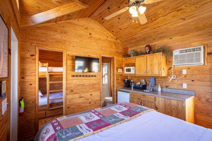 Skwala Cabin (Cabin #6) - Emigrant, MT