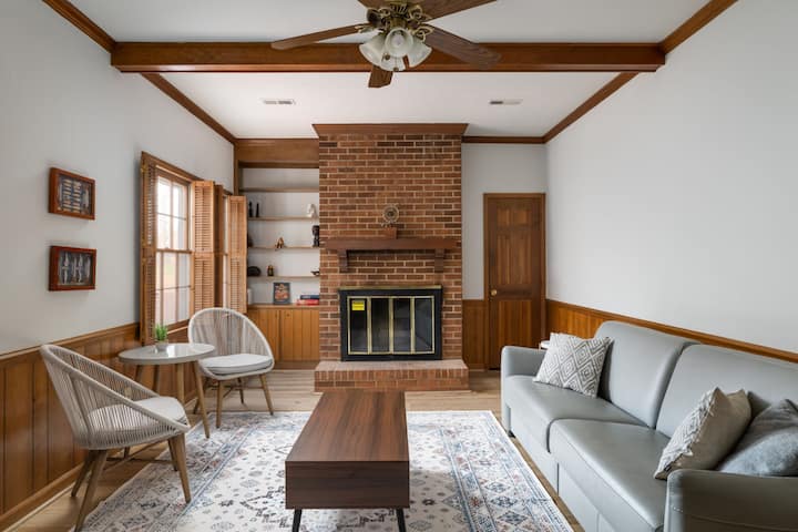 Spacious Golf Course Townhouse - Greensboro, NC