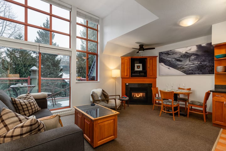 Village Penthouse W/ Views, Pool & Hot Tub - Whistler