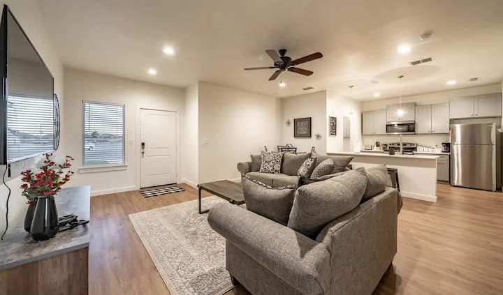 Serene Retreat - 3br 3ba - Minutes To Tech - Lubbock, TX