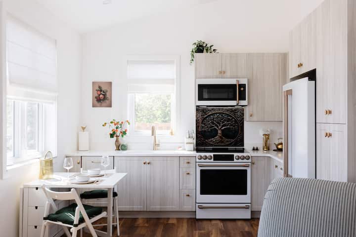 Brass Apple Cottage | Stylish, New, A/c & Wi-fi - Campbell River