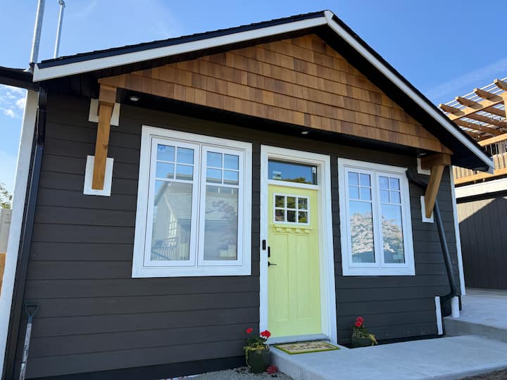 Brass Apple Cottage - Quadra Island