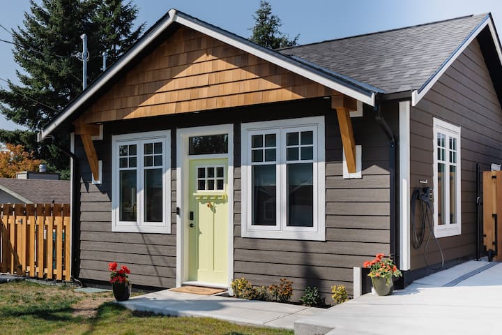 Brass Apple Cottage | Stylish, New, A/c & Wi-fi - Quadra Island