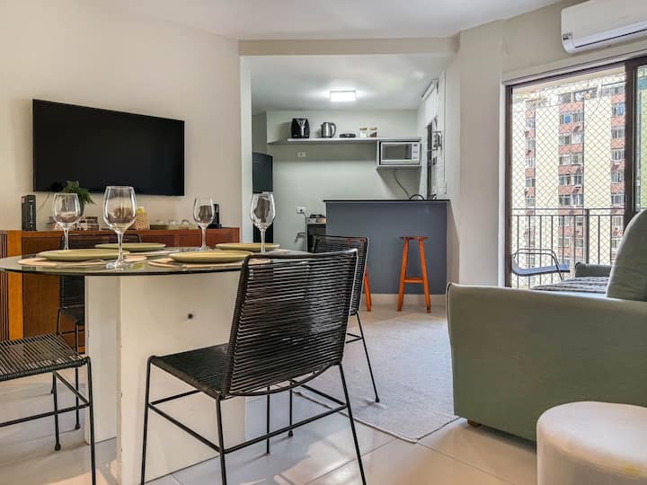 Apartamento Com Serviços E Piscina Perto Da Praia - Rio de Janeiro