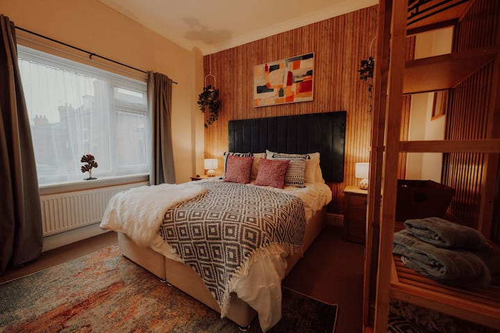 Stylish 3 Bed Retford Home Sleeps 6/ Self Check-in - Retford