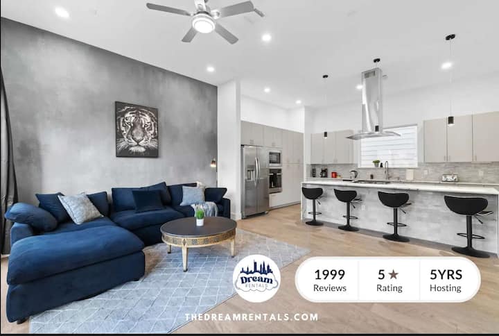 Modern 3 Bd Bachelor Pad With Game Room & Roofdeck - Houston, TX