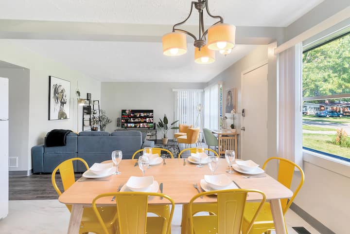Suburban Retreat, Cozy & Quiet - Troy, MI