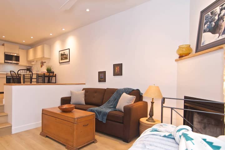 Creekside Townhouse-walk To Lifts - 威士拿