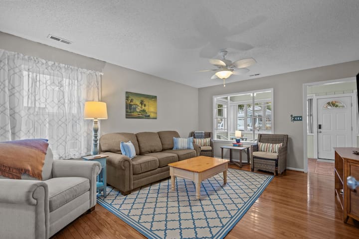 Ne 38th Street Dog Friendly - Star Spangled Manor - Oak Island, NC