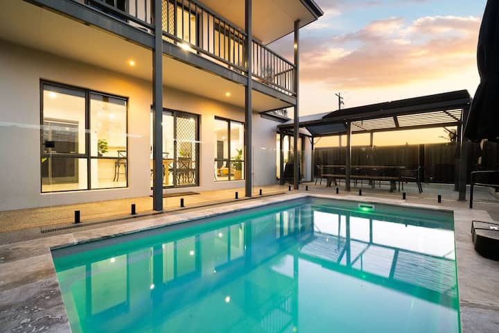 2 Luton Families, Skiers, Golfers Take Note. - Yarrawonga