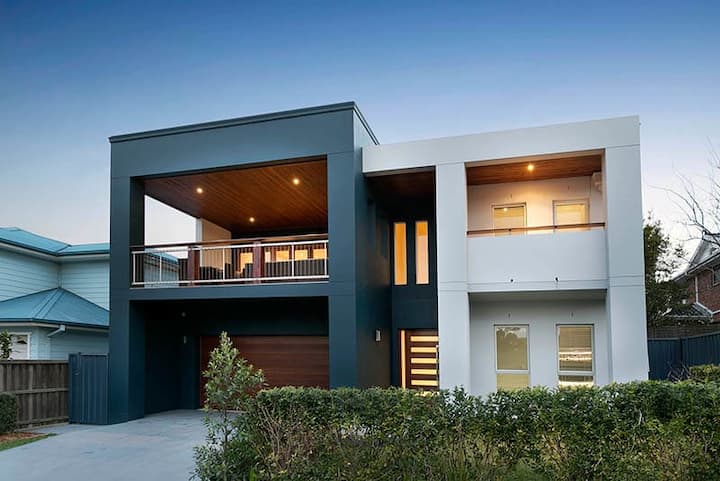 Heart Of The Village - Walk To The Waters Edge - Wollongong