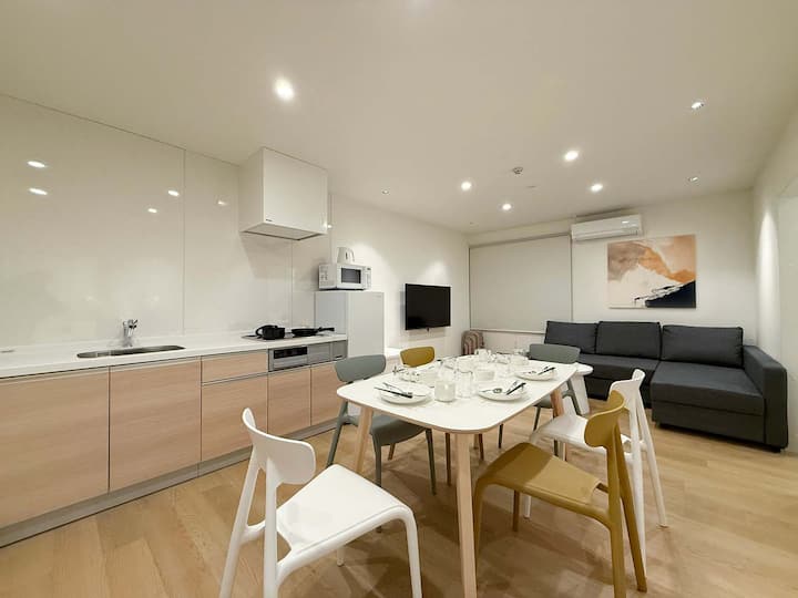 Central 3br Apt Close To Shopping & Dining - Hiroshima, Japan