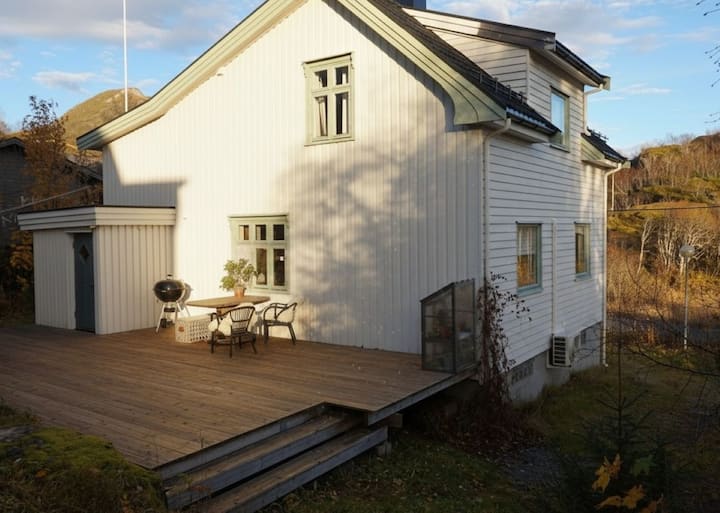 Koselig Hus Ved Kabelvågmarken. - Kabelvåg