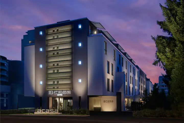 Space For 2, Right Between The Airport & City - Canton of Zürich