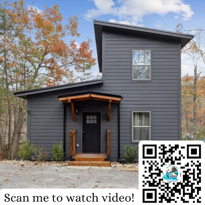 Brand New! Hot Tub, Axe Throwing, Firepit, Arcade - Gatlinburg, TN