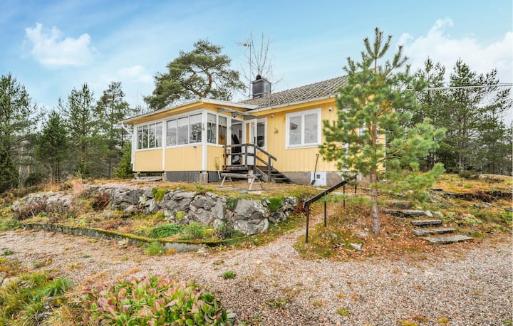 Gorgeous Home In Vretstorp - Askersund