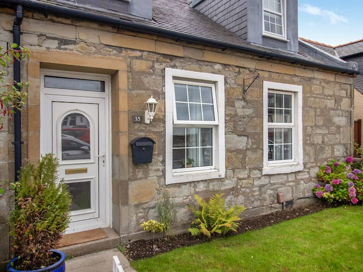 The Loans Inn Cottage - Kilmarnock Football Club Shop