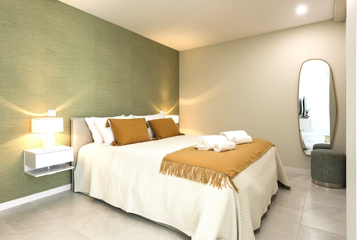 Studio 2’ Airport | Easy Check-in, King Bed, Quiet - Faro