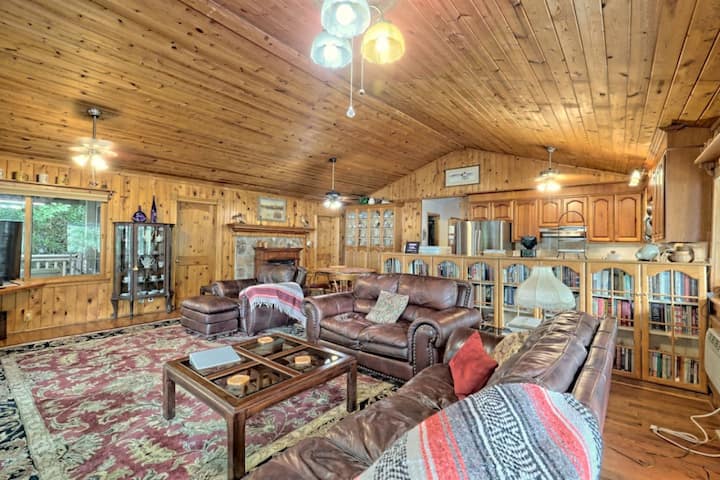 Perch On Burton: Top Patio & Bottom Dock Retreat - Moccasin Creek State Park, Clarkesville