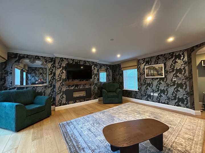 Elegant Retreat: Classic Style And Modern Comfort - Royal Tunbridge Wells