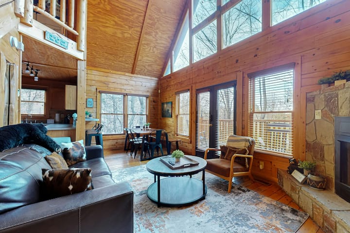 Woodland Cabin With Free Attraction Tickets - Gatlinburg, TN