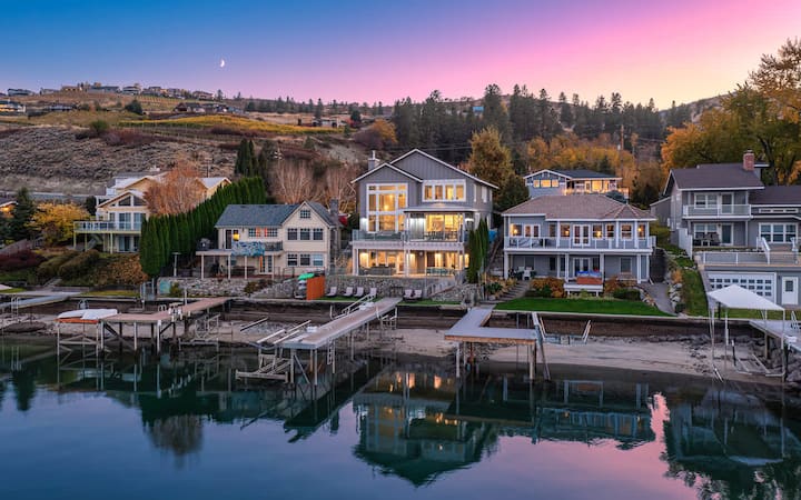 Lake Chelan Minneapolis Beach Waterfront W/ Dock! - Lake Chelan, WA