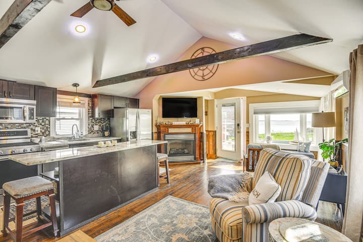 Walk To Beach: Water-view Abode In Portsmouth! - Tiverton, RI