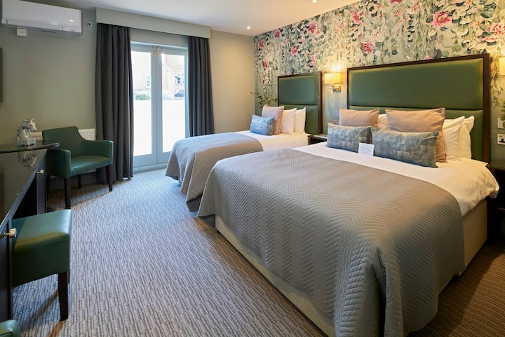 Triple/ Twin -Executive - Guildford, UK