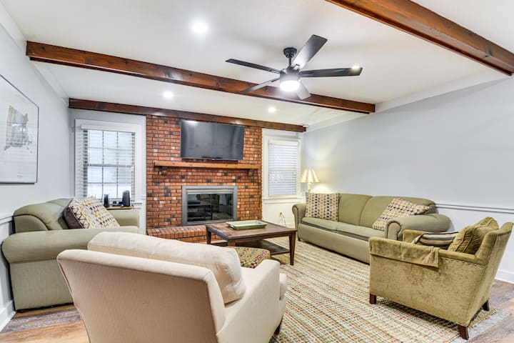 Walk To Parks & Town Square: Cary Home W/ Yard! - Cary, NC