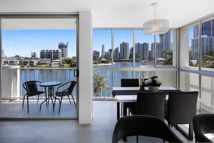 Stylish 2-bed In Surfers Paradise With River Views - Surfers Paradise