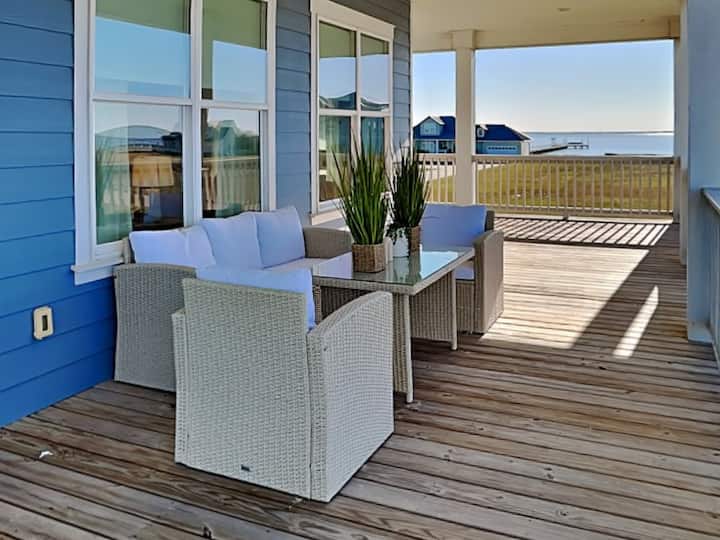 Salty Sunrise | Bayfront Views + Private Pool - Bayside, TX