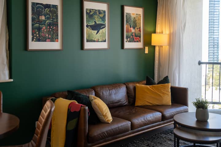Jungle Vibes By The Sea | Surfers Paradise Deal - Surfers Paradise