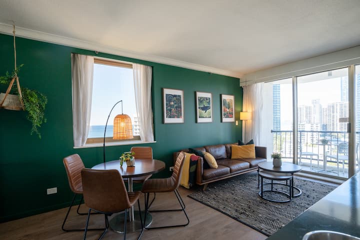 Jungle Vibes By The Sea | Surfers Paradise Deal - Surfers Paradise