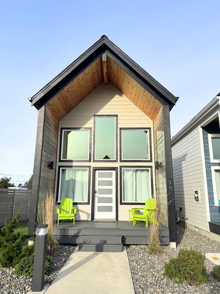 Roadside At The Commons 17 - Seaside, OR