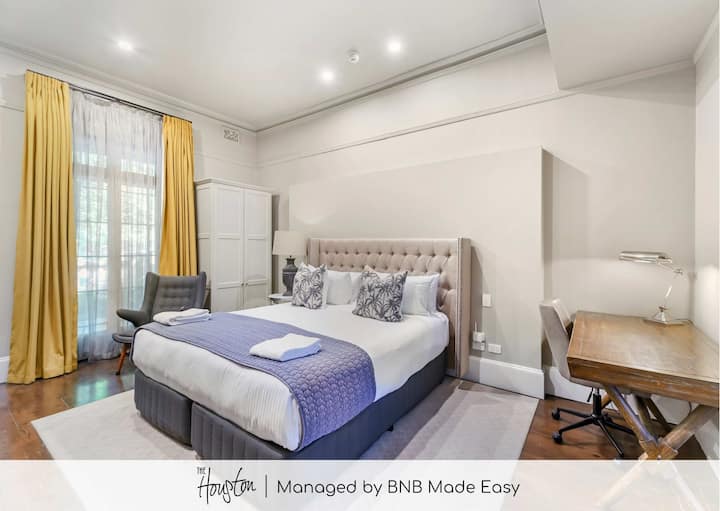 Junior Accessible Suite | The Houston Wagga - Wagga Wagga