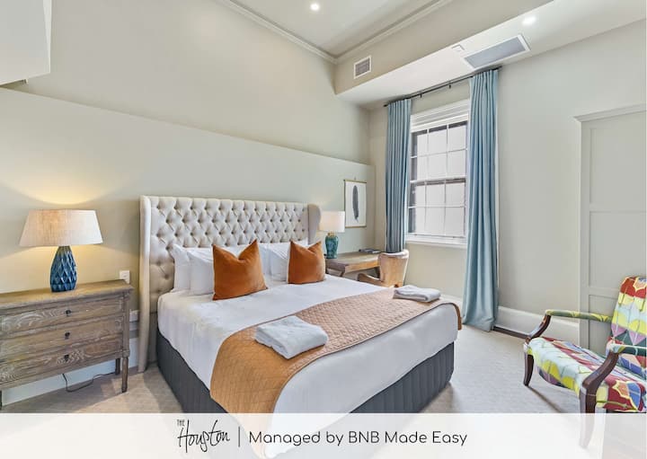 The Master Suite | The Houston Wagga - Wagga Wagga