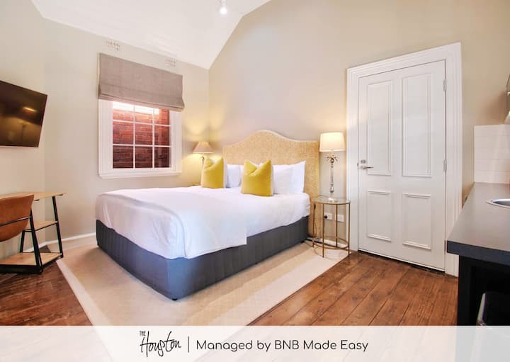 Studio Suite | The Houston Wagga - 沃加沃加