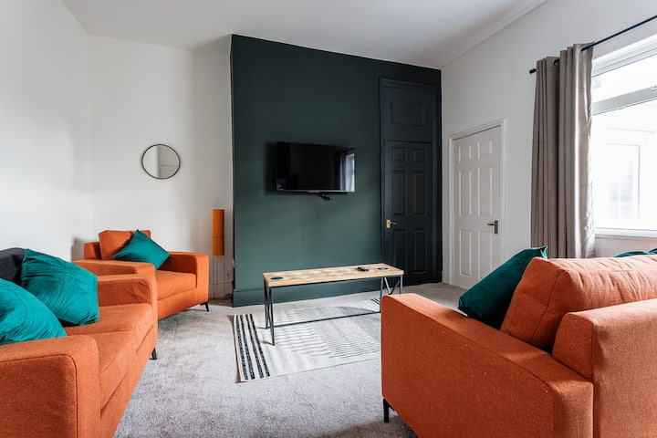 4-brhome With Backyard Terrace In Sunderland - 桑德蘭