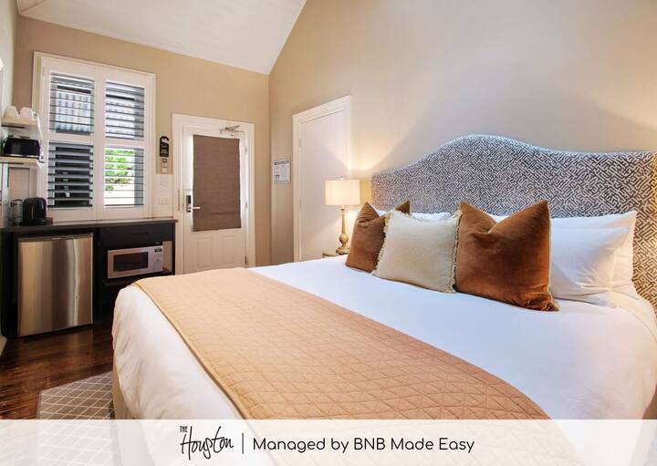 Mini Compact Suite | The Houston Wagga - Wagga Wagga