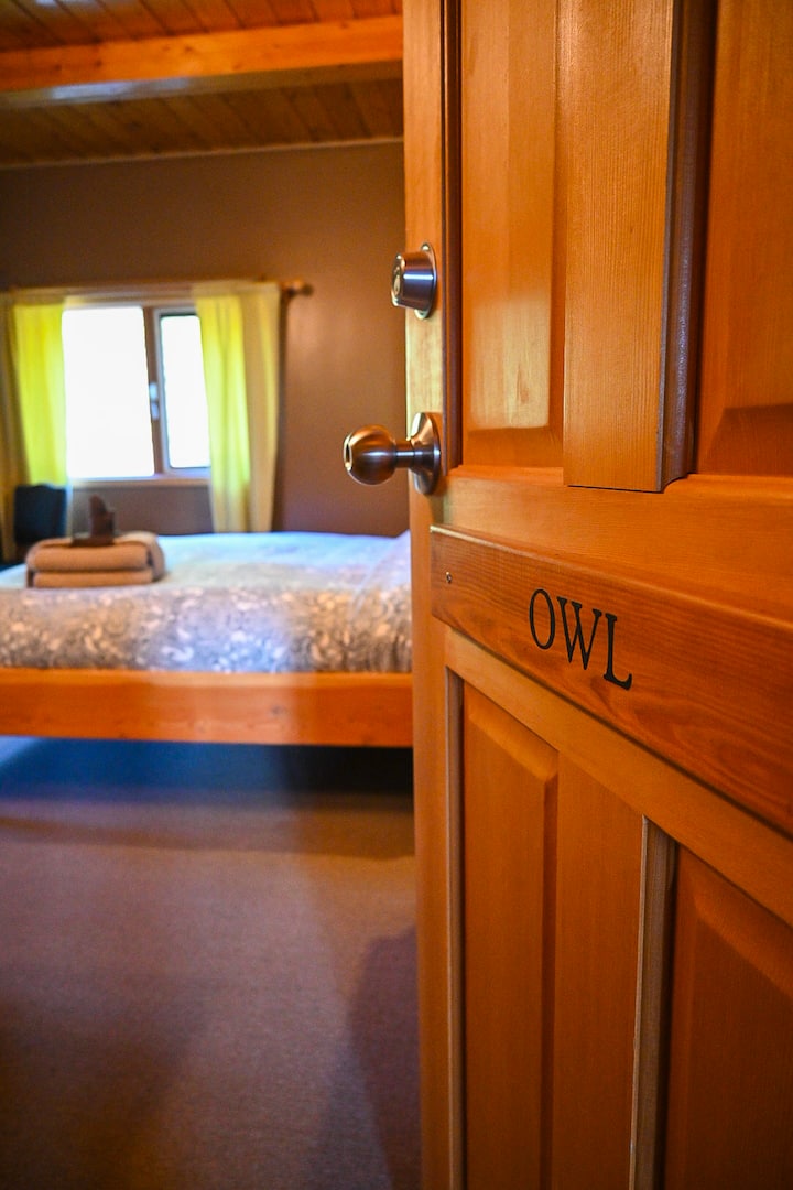 Parson Lodge #3 - The Owl Room - Alberta