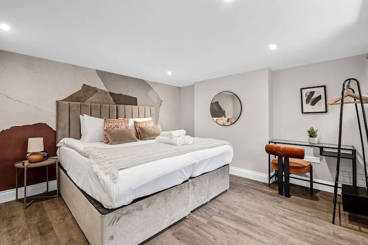 Cozy Studio: Perfect Blend Of Style & Convenience - Chingford