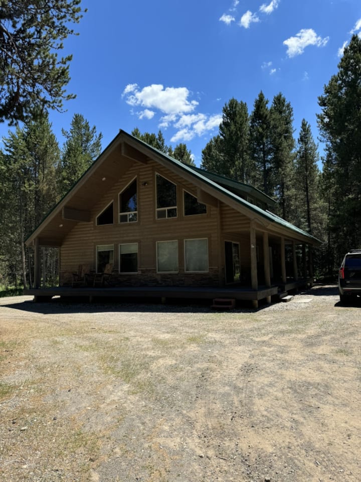 Jensen Cabin With Detached Bungalow And Garage! - Island Park, ID