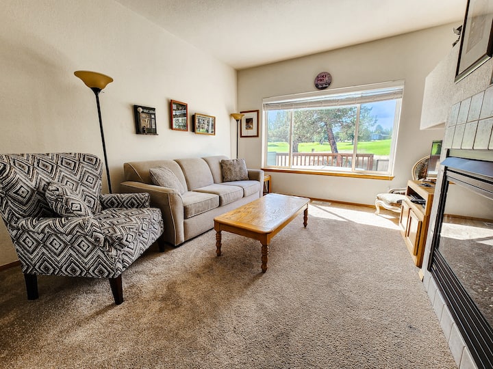 2br Townhome With Hot Tub | Pool. Free Parking - Redmond, OR