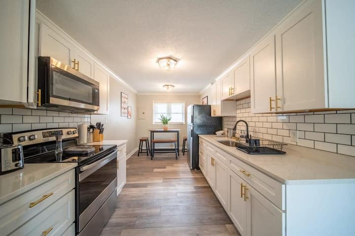 Ov Mosaic - Crystal Suite - Norfolk, VA