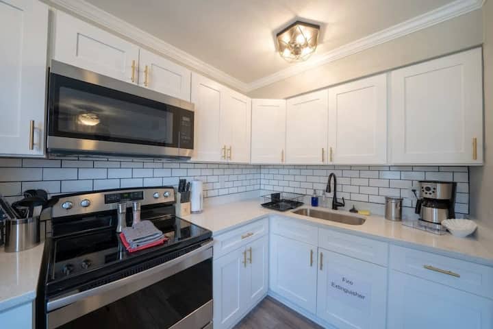 Ov Mosaic - Aloe Suite - Hampton, VA